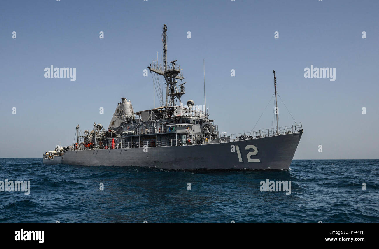 Uss ardent hi-res stock photography and images - Alamy