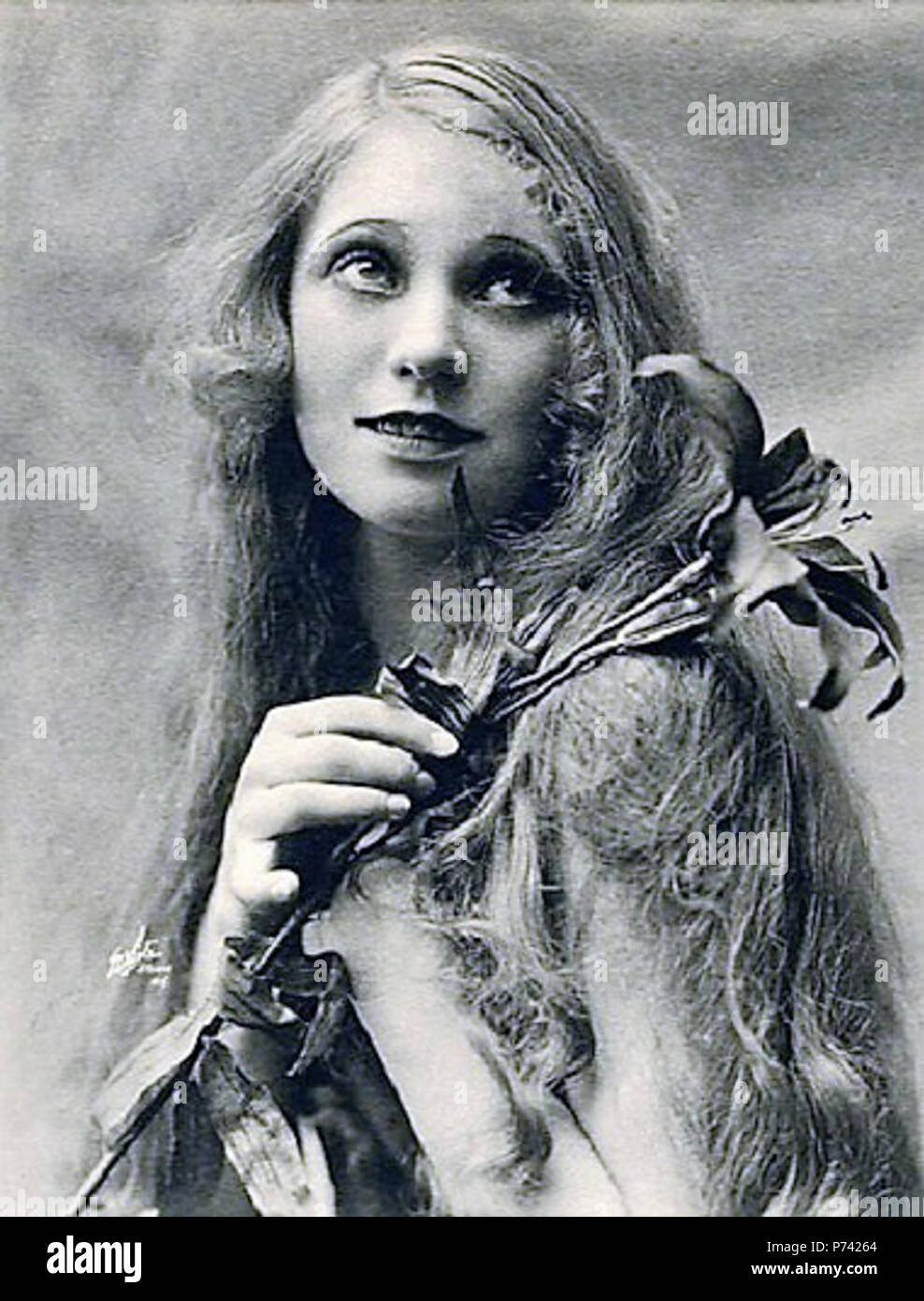 Maria Gambarelli . 1930s 46 Maria Gambarelli White Stock Photo - Alamy