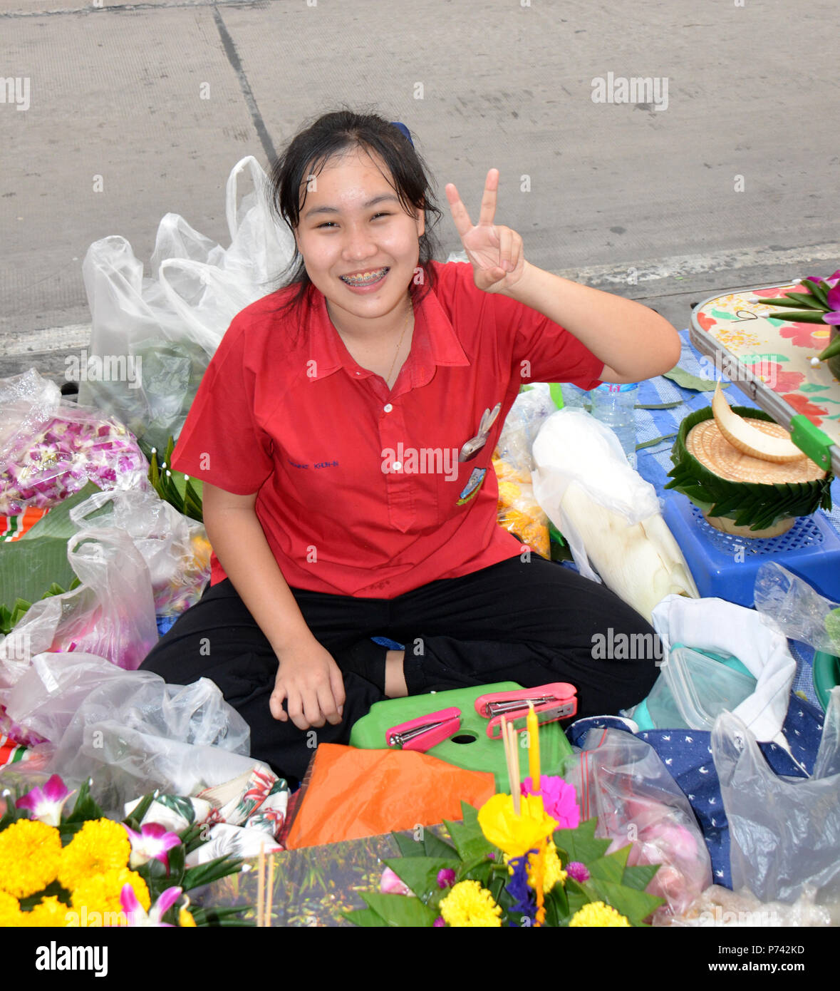 Krathong making hi-res stock photography and images - Alamy