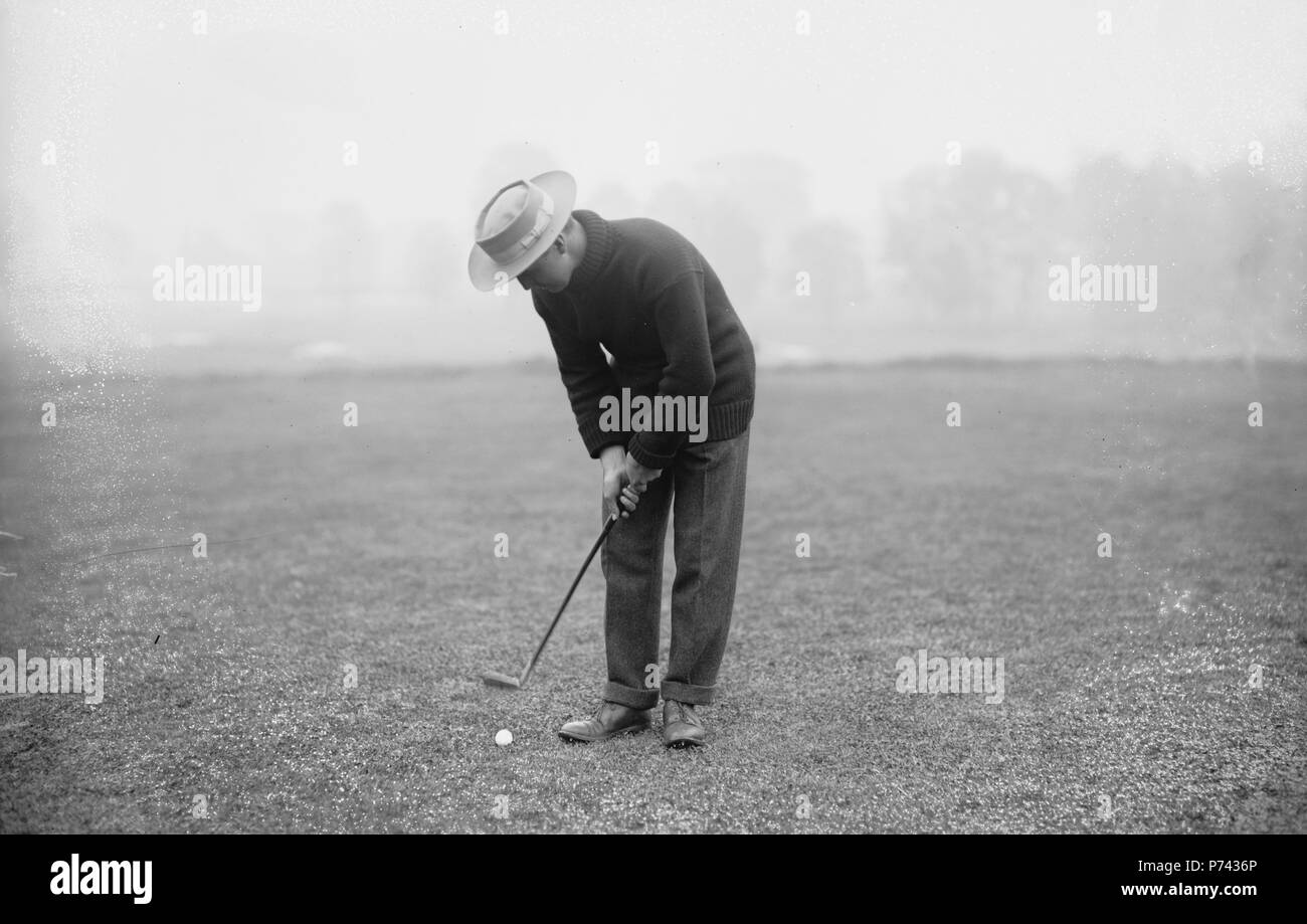 Playing golf early 20th century hi-res stock photography and images - Alamy