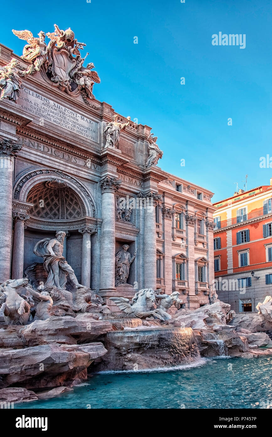 Trevi water fountain statue rome hi-res stock photography and images ...