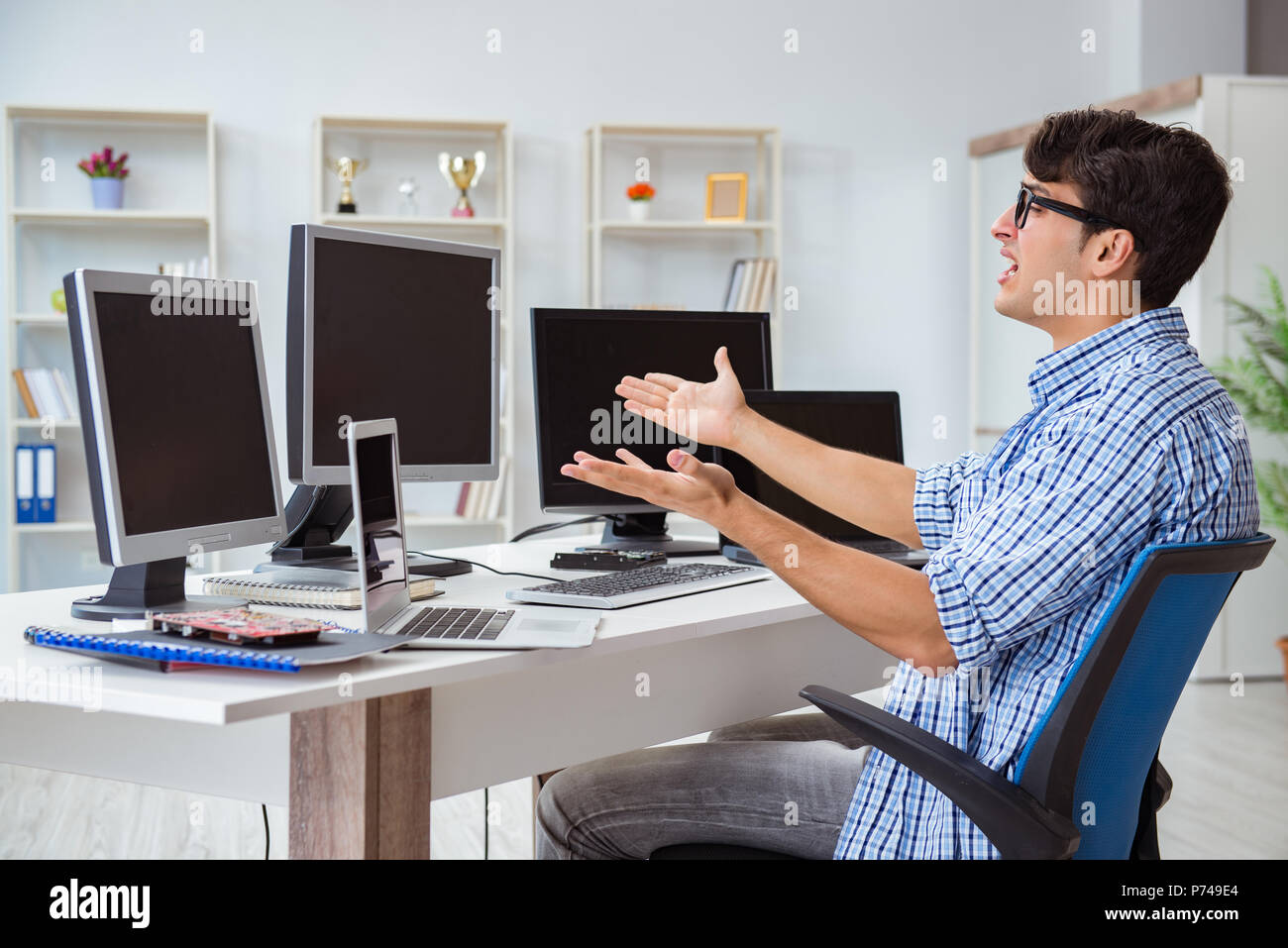 Man in front of many screens hi-res stock photography and images - Alamy