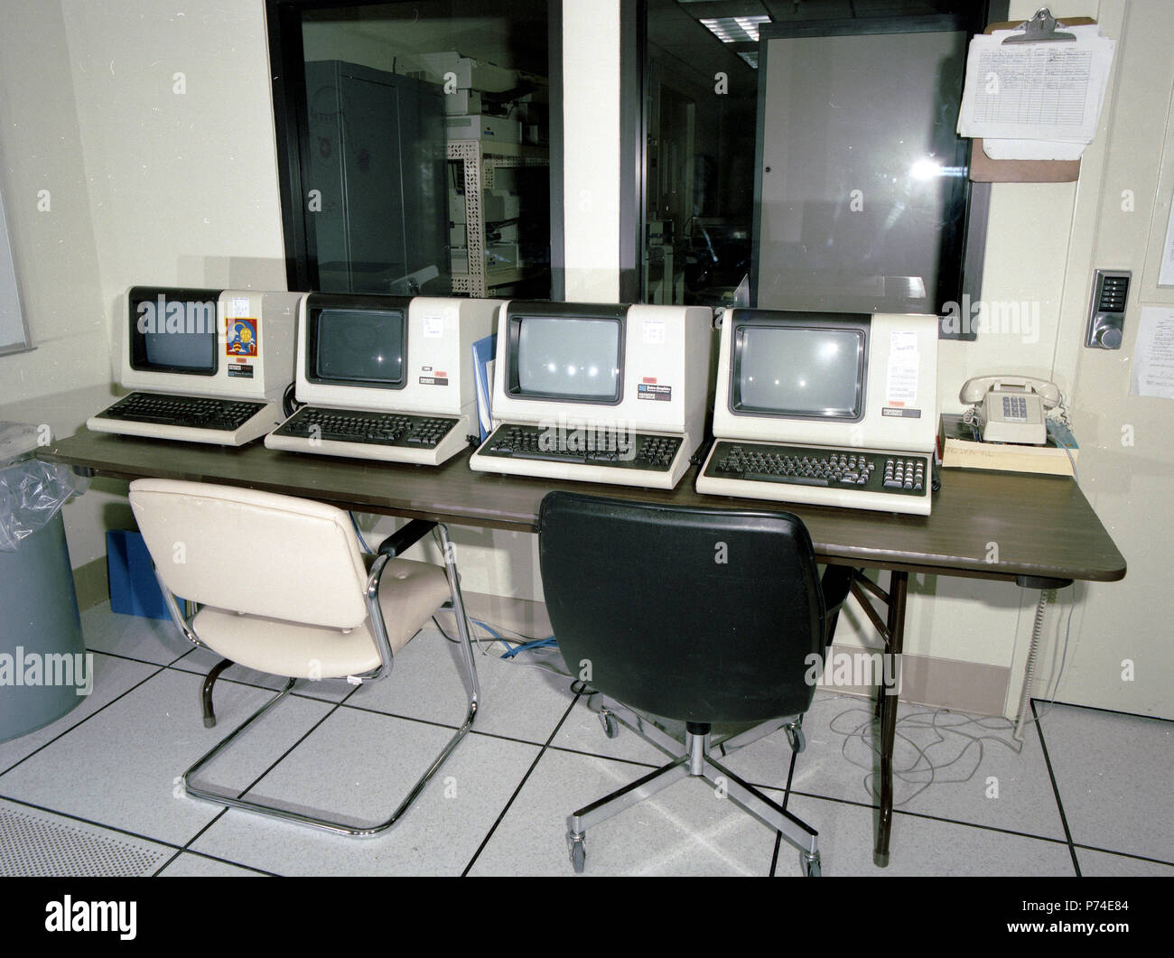 Computers 1980s hi-res stock photography and images - Alamy