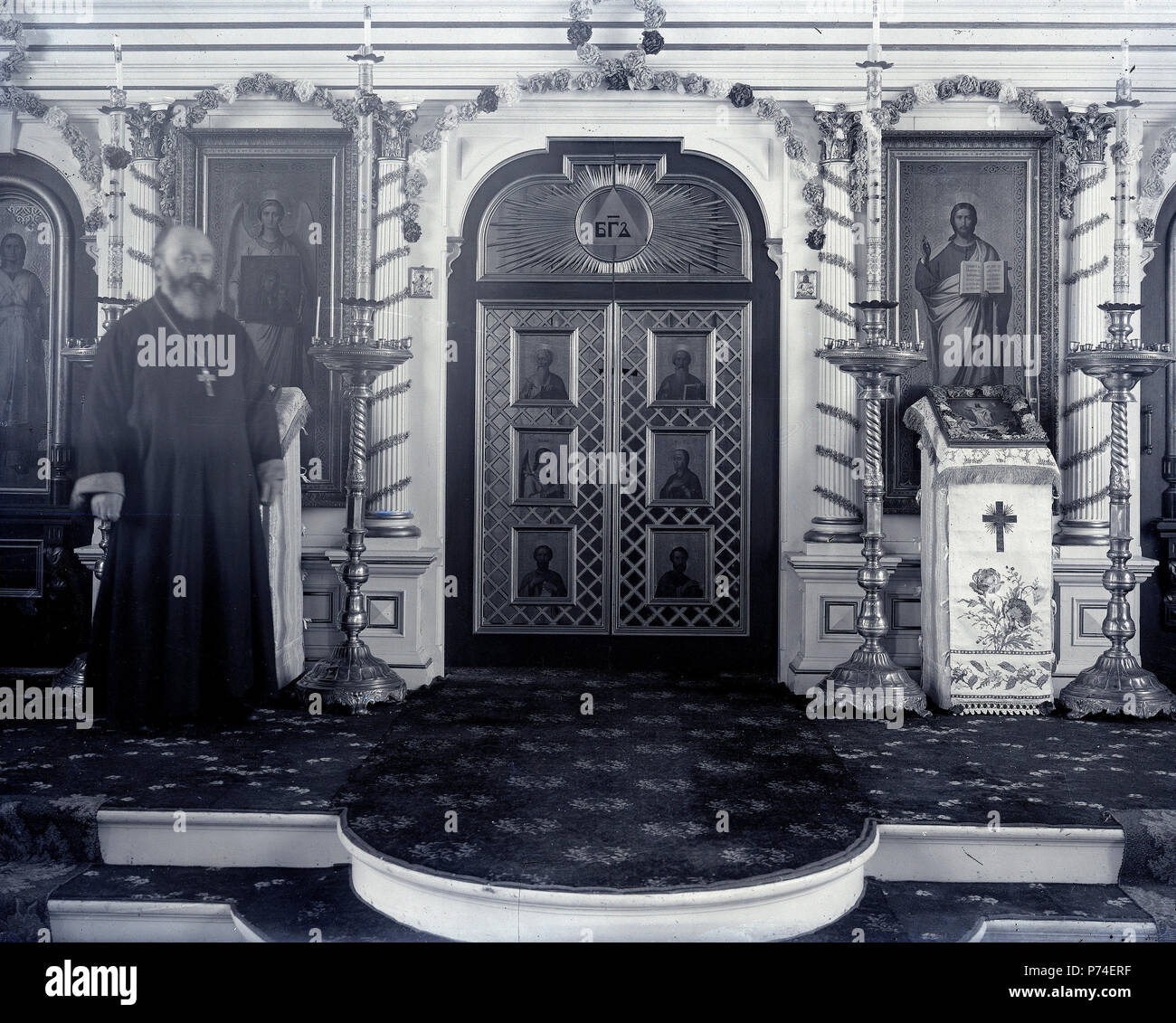1920s priest hi-res stock photography and images - Alamy