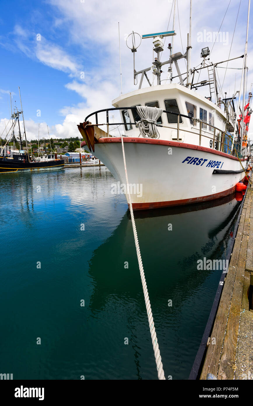Yaquina Bay and boats in the Port of Newport, Oregon Stock Photo - Alamy