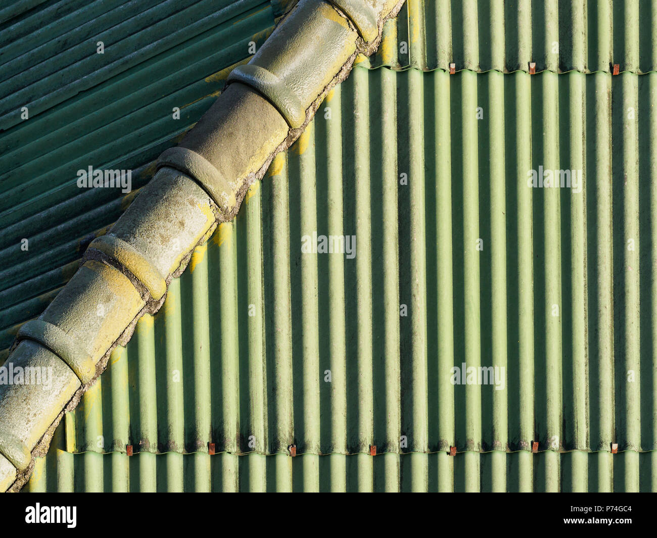 Roofing texture hi-res stock photography and images - Alamy