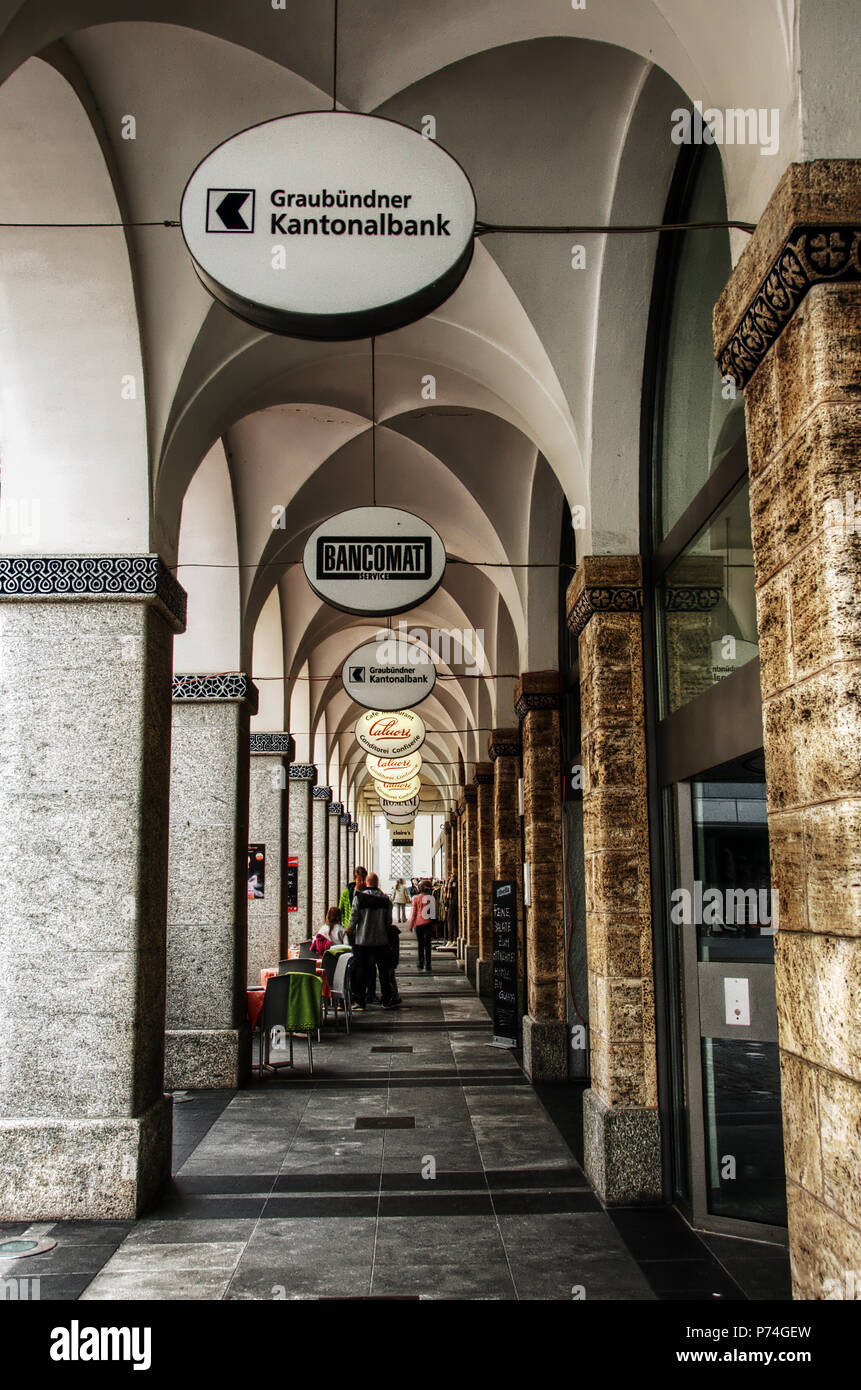 Arcade pillars in historic hi-res stock photography and images - Alamy
