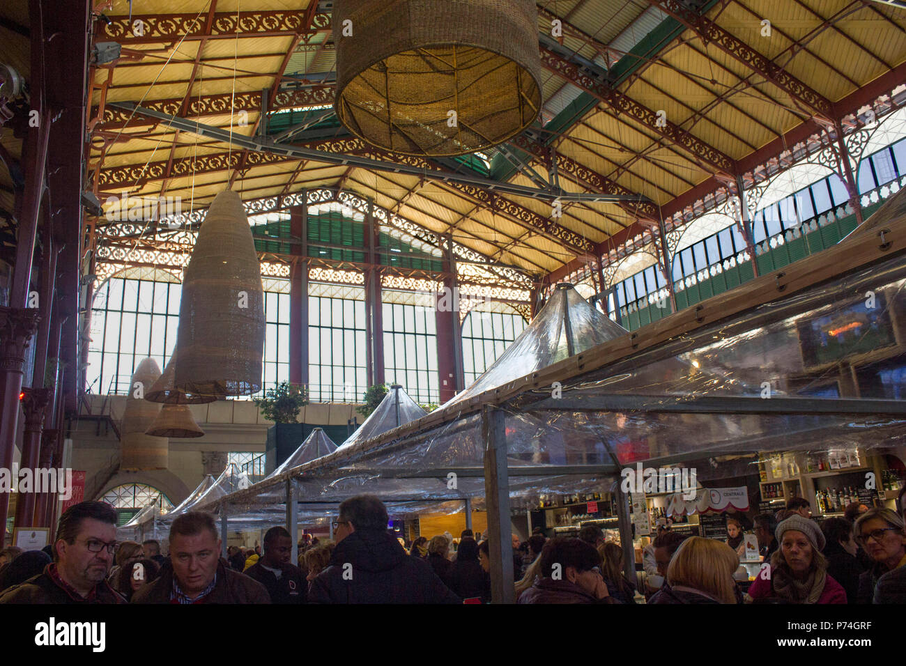 FLORENCE, ITALY - NOVEMBER 22 2015: People around the famous Mercato ...