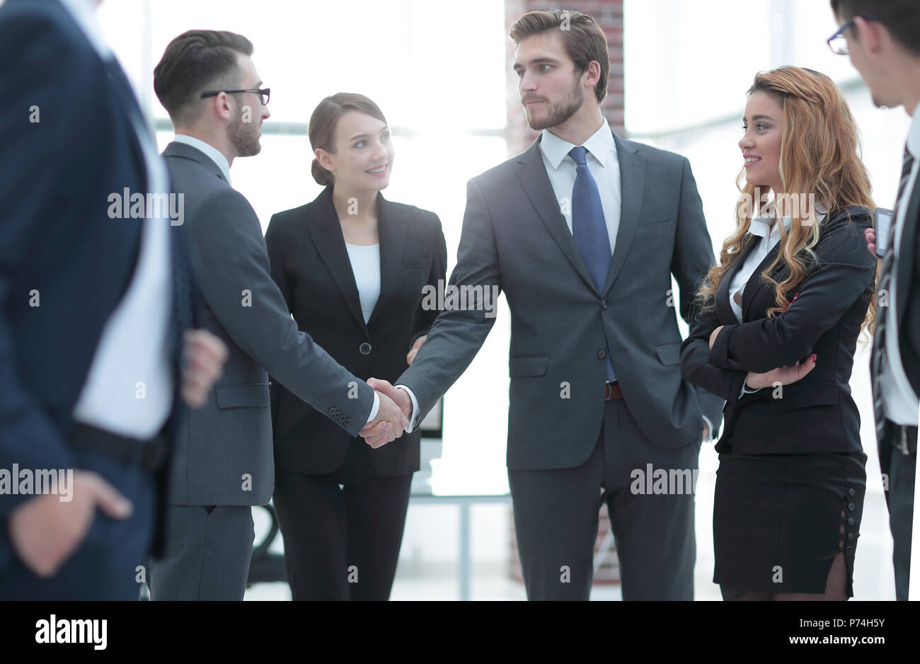 welcome handshake of businessmen in the office Stock Photo - Alamy