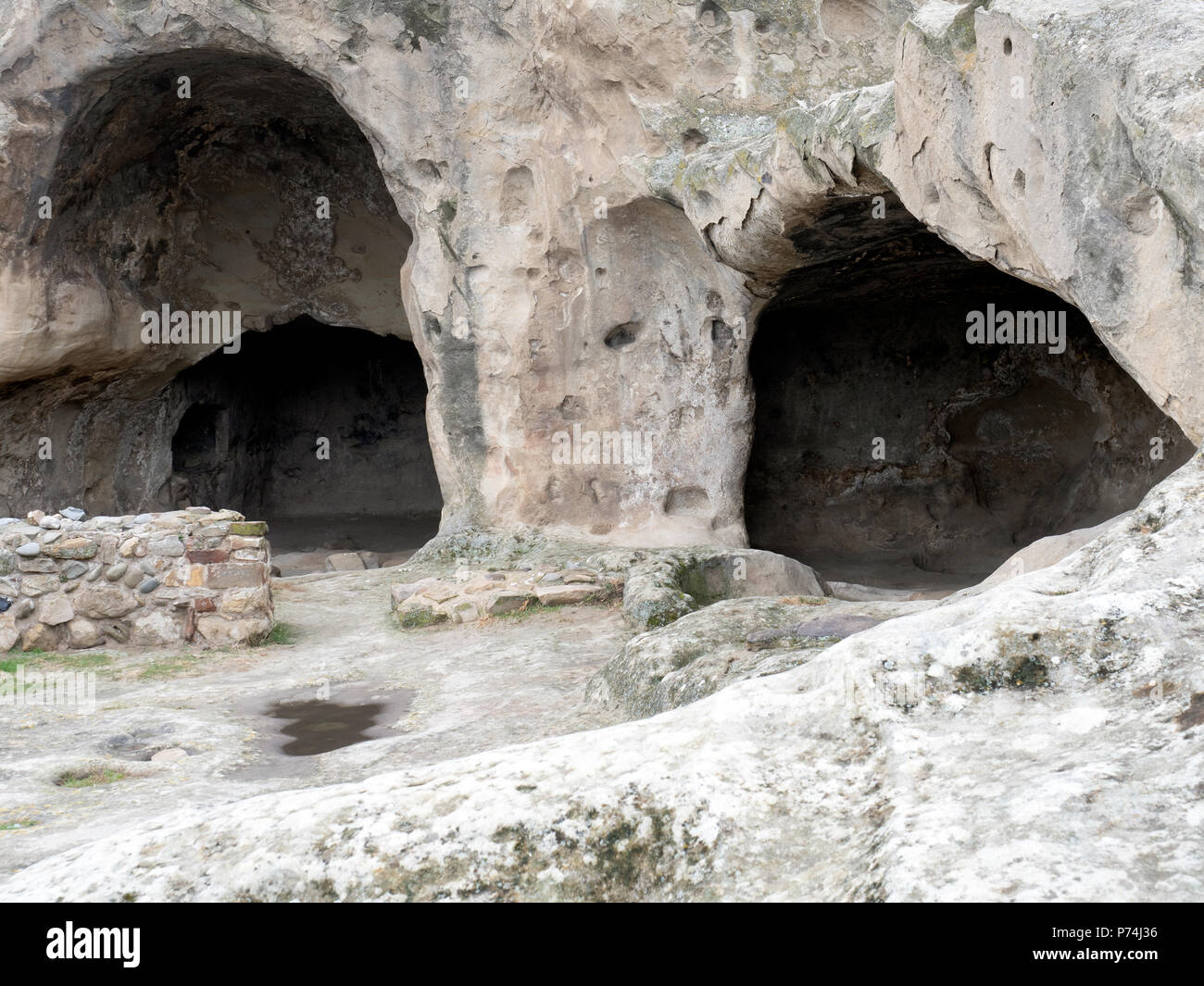 Ancient cavern in Uplistsikhe cave town, Georgia Stock Photo - Alamy