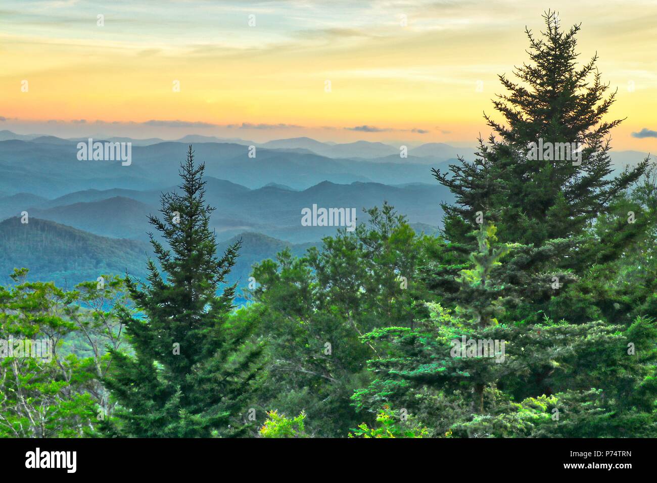 Blue ridge mountain sunset hi-res stock photography and images - Alamy