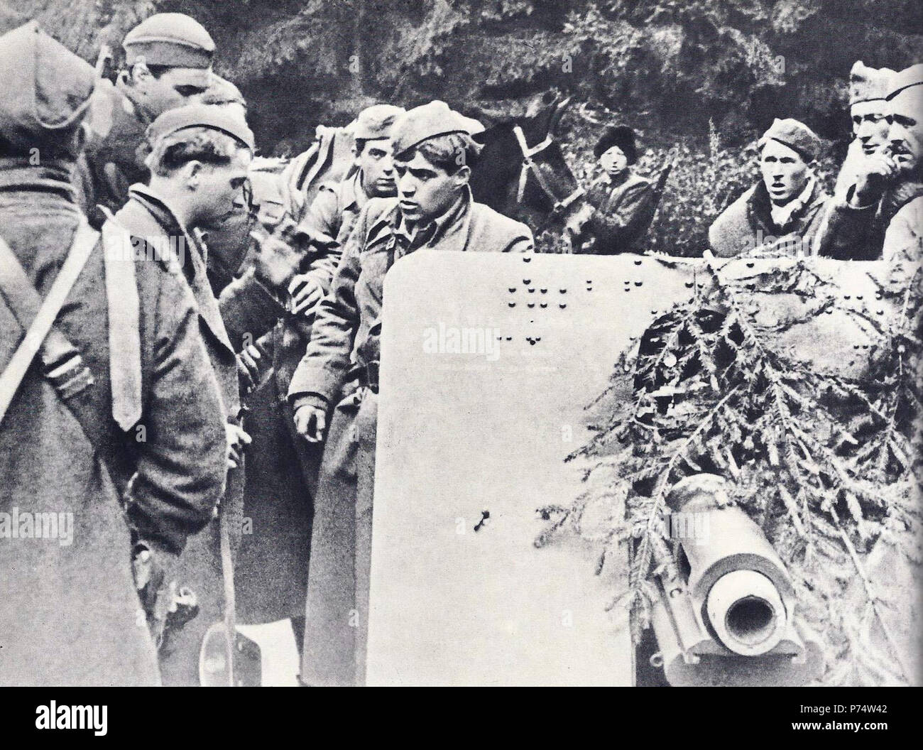 Slovenšina: Partizanski top pred napadom na Štampetov most. Komandant ...