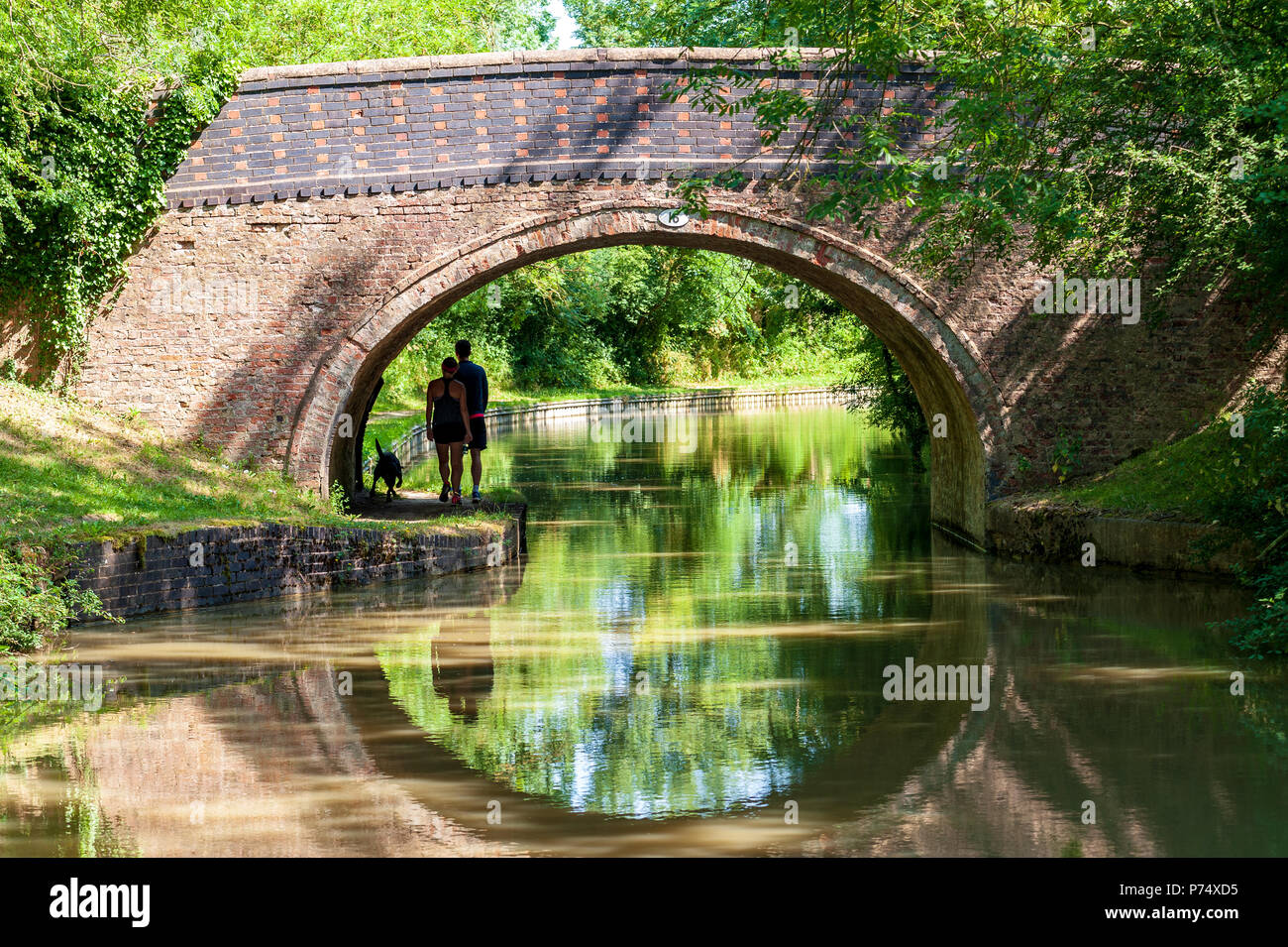 Canal towpath walks hi-res stock photography and images - Alamy