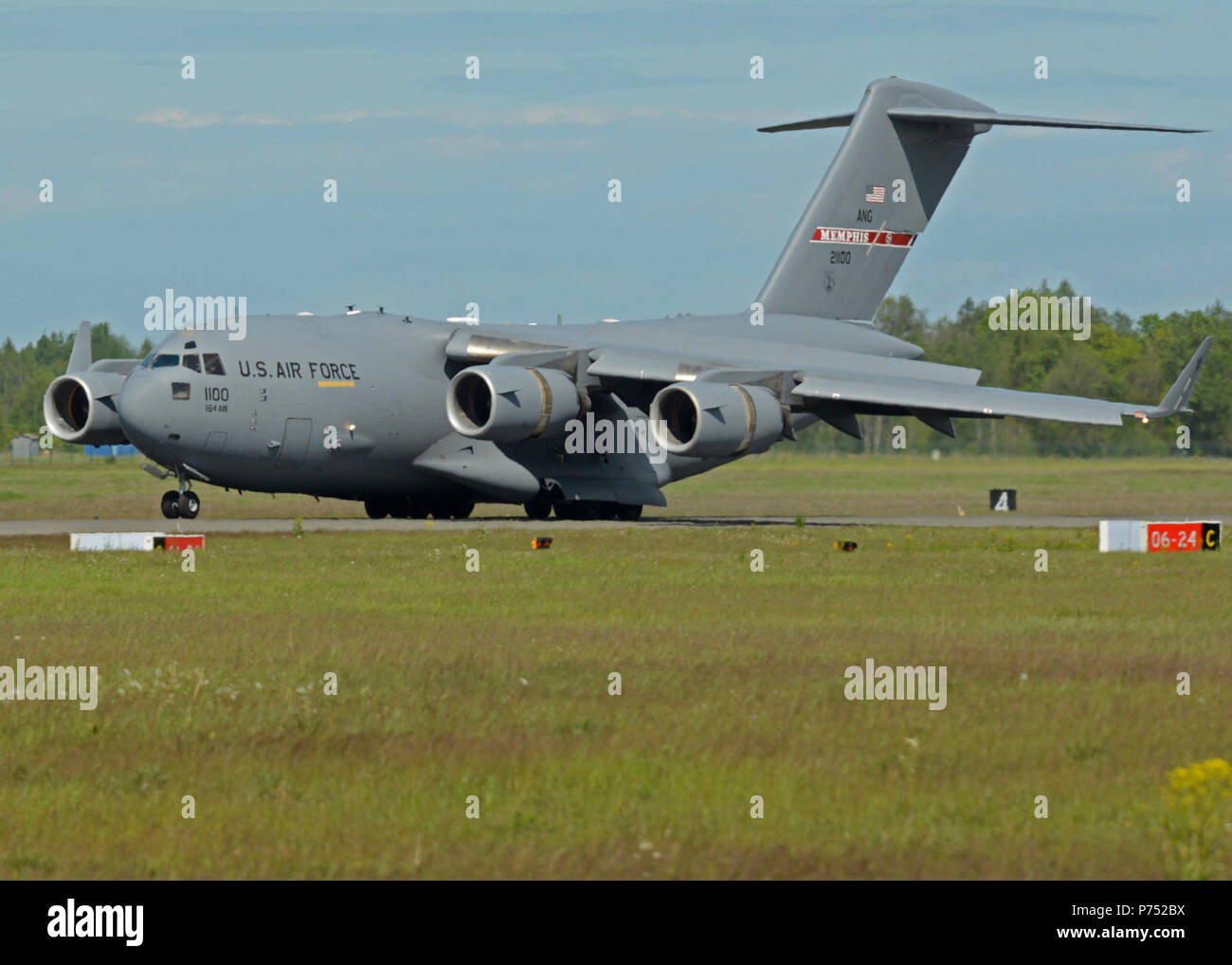 A C-17 Globemaster III, assigned to the 164th Airlift Wing, Tennessee ...