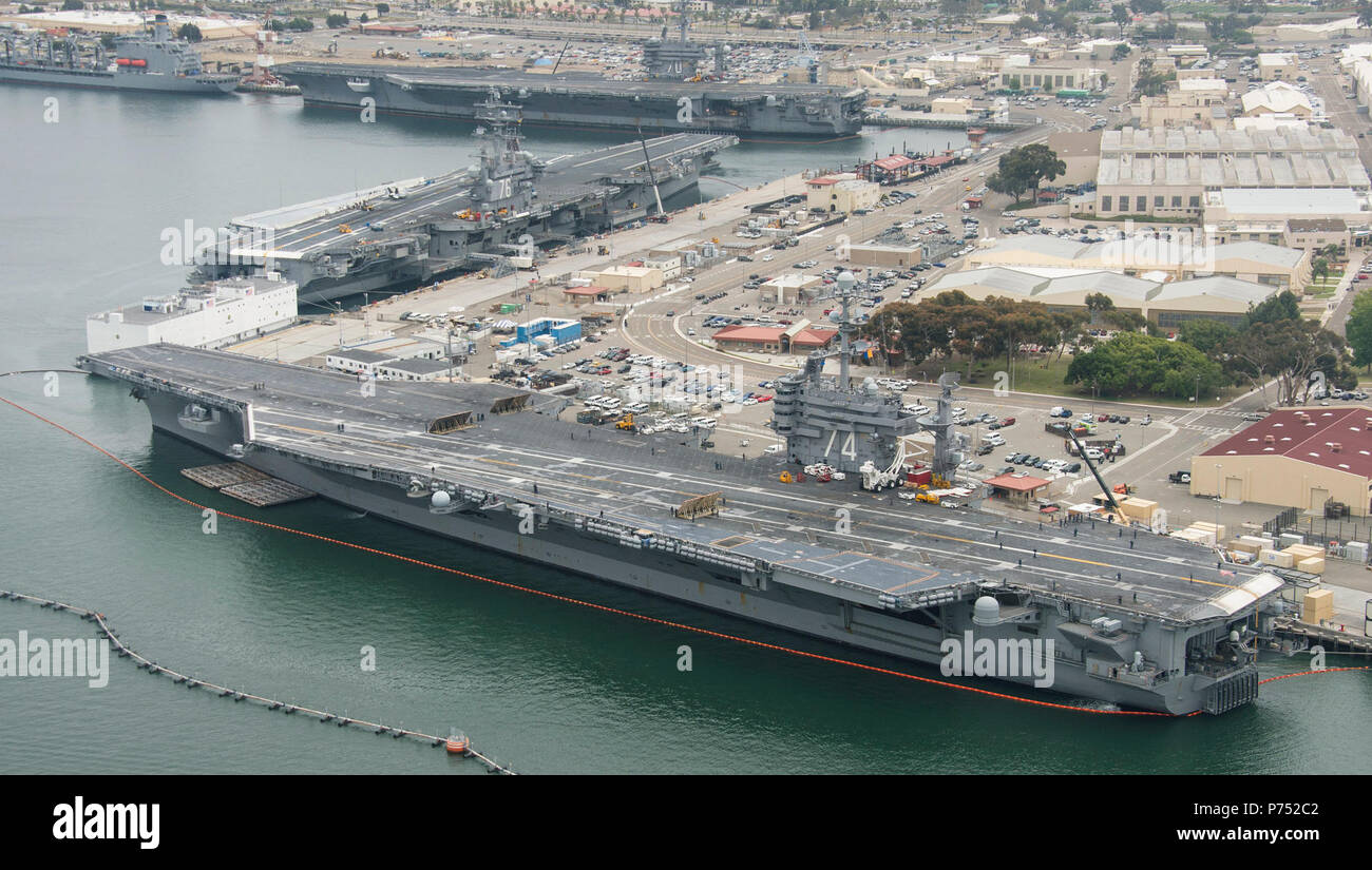 Uss ronald reagan cvn 74 hi-res stock photography and images - Alamy