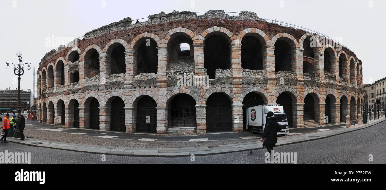 Roman ampitheatre hi-res stock photography and images - Alamy