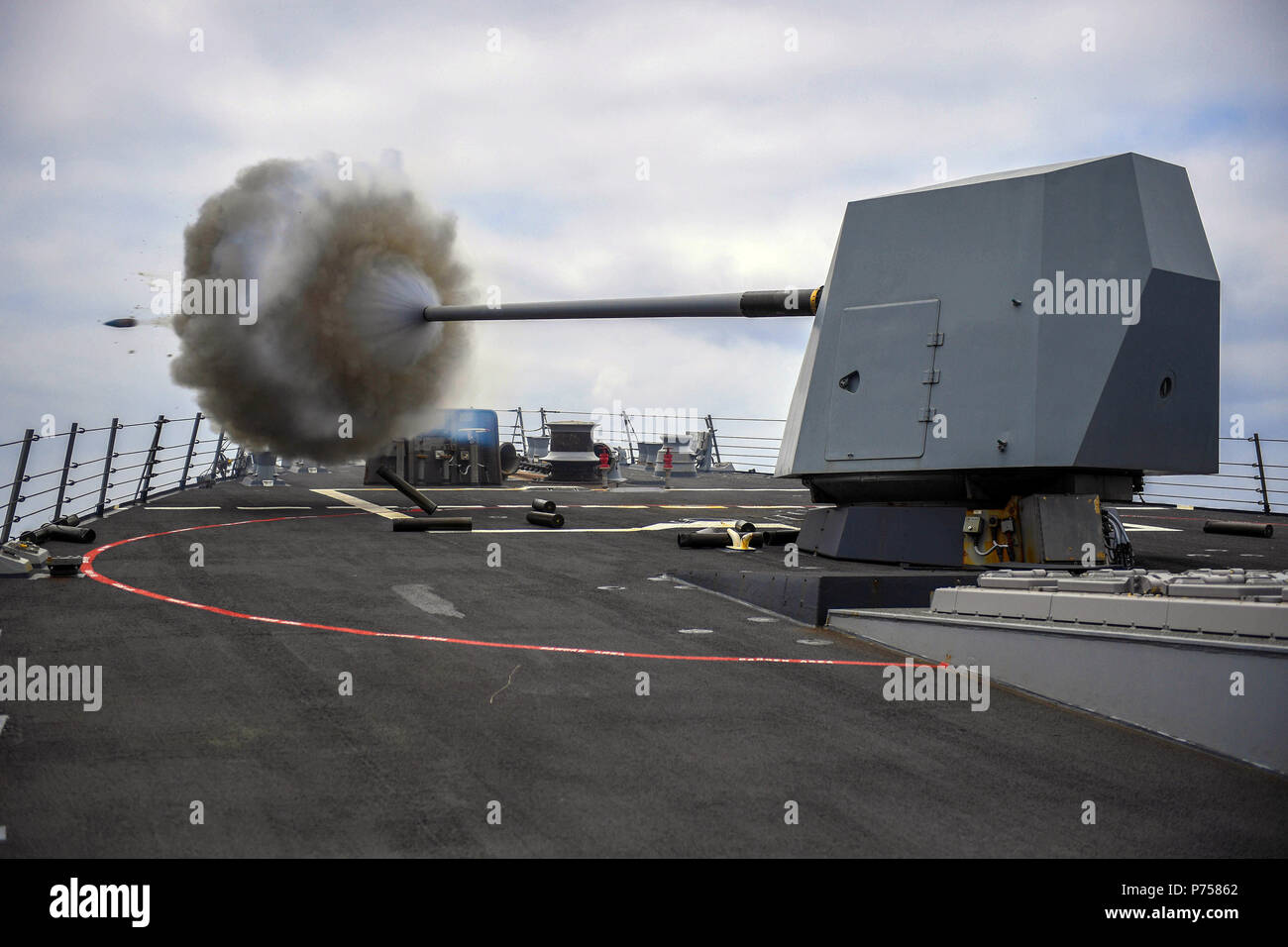 Five inch gun hi-res stock photography and images - Alamy