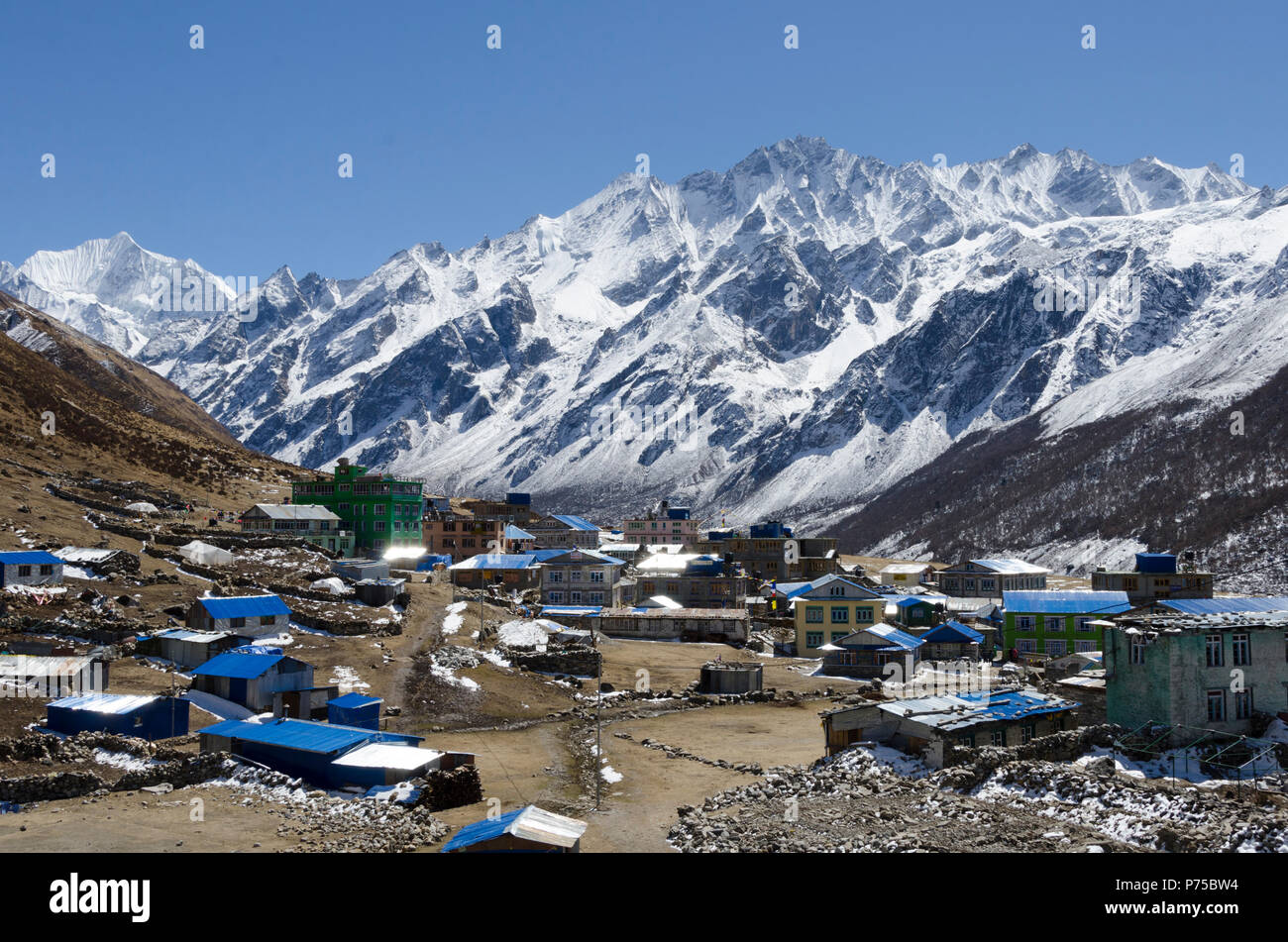 Kyanjin gompa village hi-res stock photography and images - Alamy