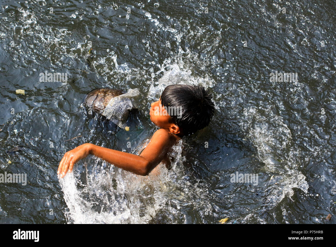 Children taking bath hi-res stock photography and images - Alamy