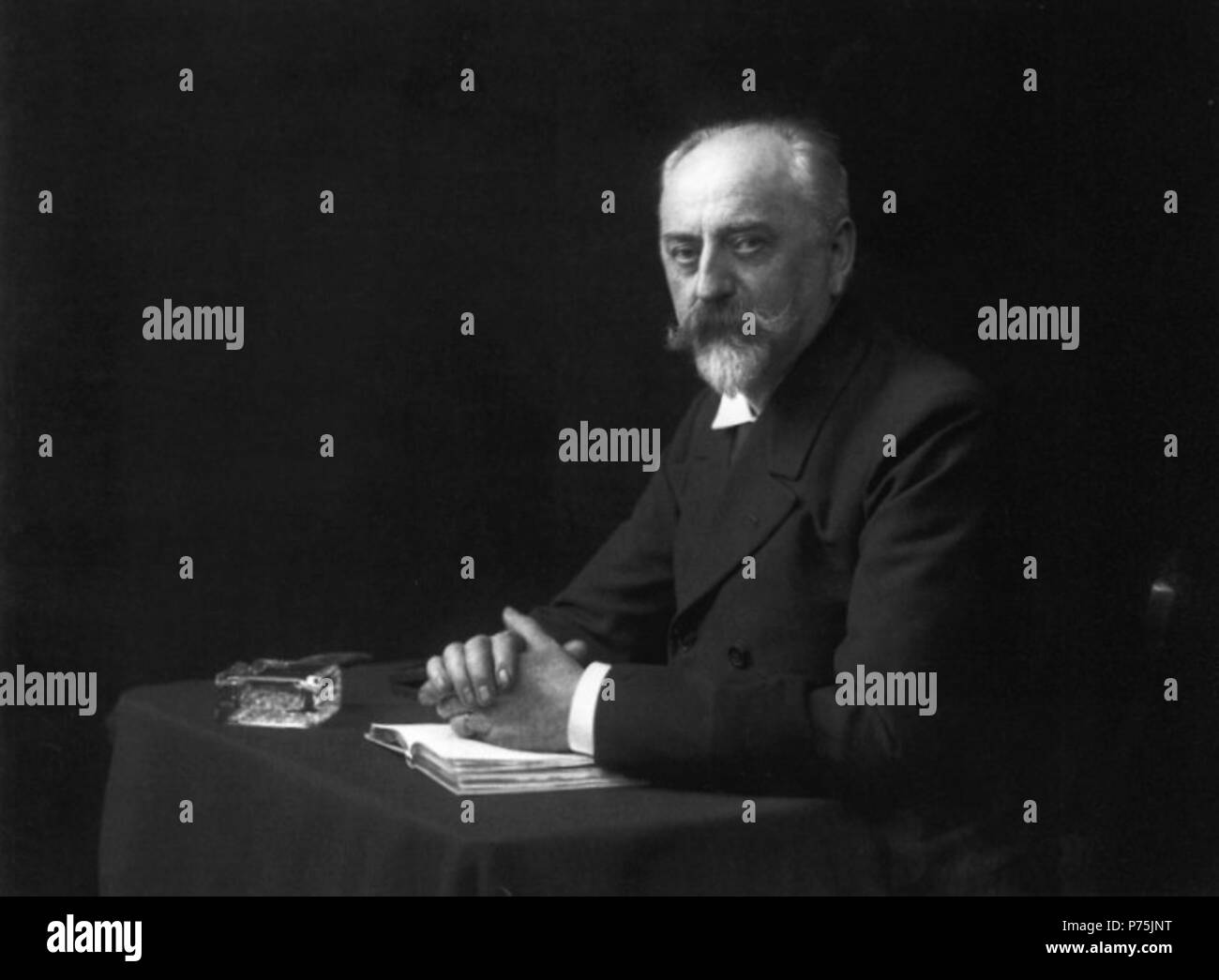 Louis held hi-res stock photography and images - Alamy