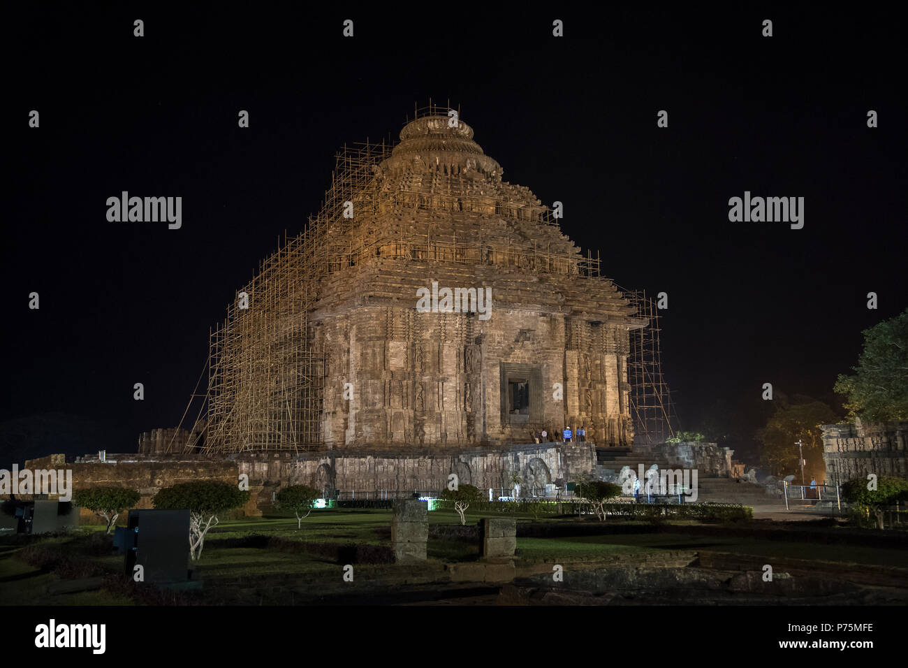 Konark temple sculptures hi-res stock photography and images - Alamy