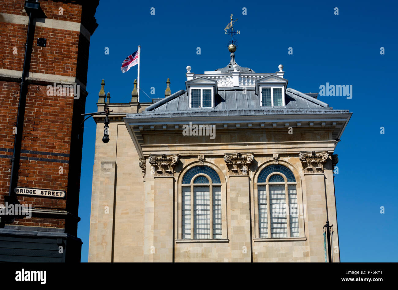 Abingdon town hall hi-res stock photography and images - Alamy