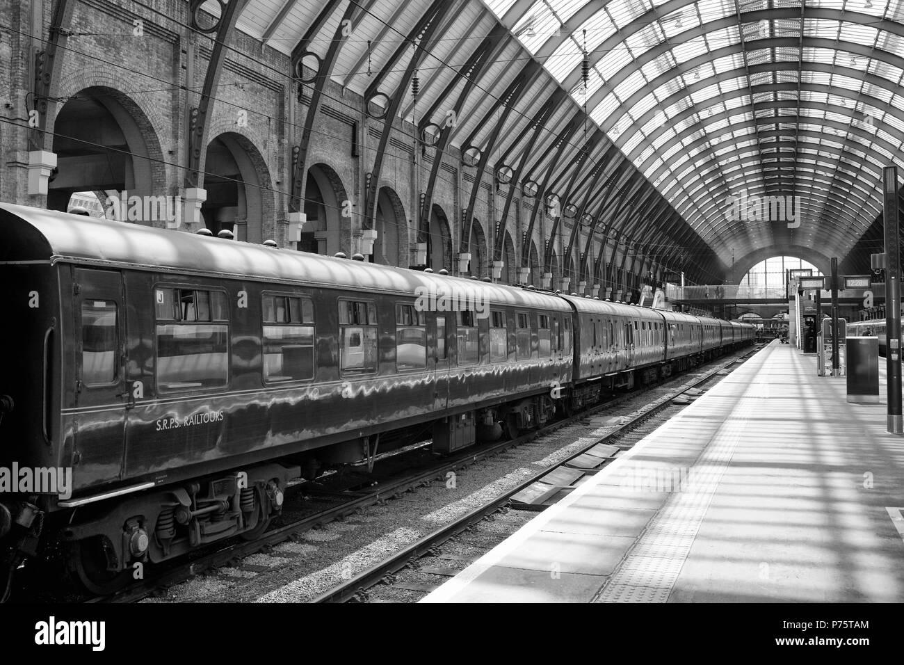 London Kings Cross railway station platform and old railway carriages ... London Kings Cross railway station platform and old railway carriages ...