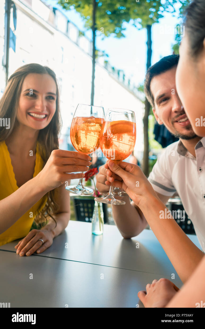 Toasting drinks hi-res stock photography and images - Alamy