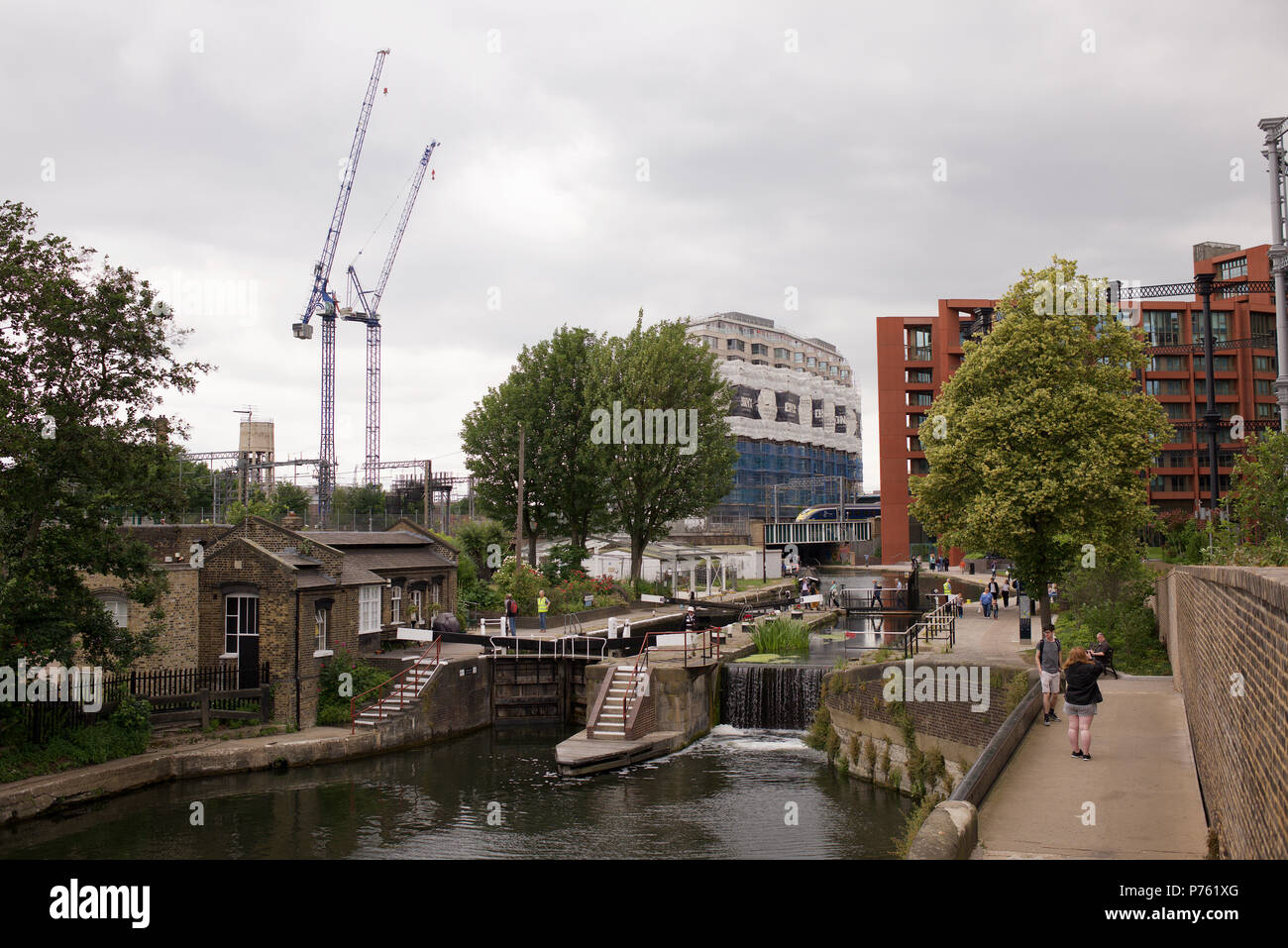Regent's Canal and locks near Kings Cross in London Stock Photo - Alamy