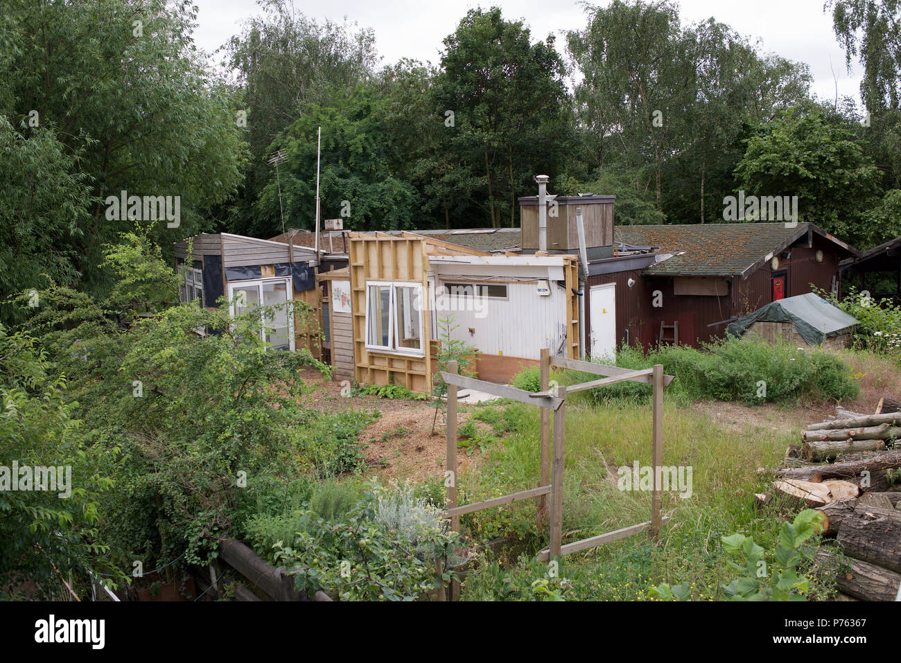Ramshackle building hi-res stock photography and images - Alamy