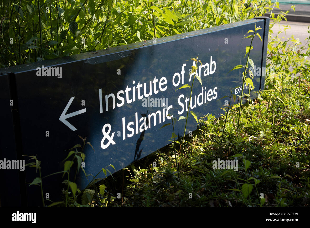 Arabic english building sign hi-res stock photography and images - Alamy