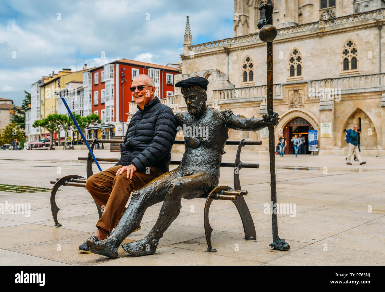 Old man with walking stick statue hi-res stock photography and images ...