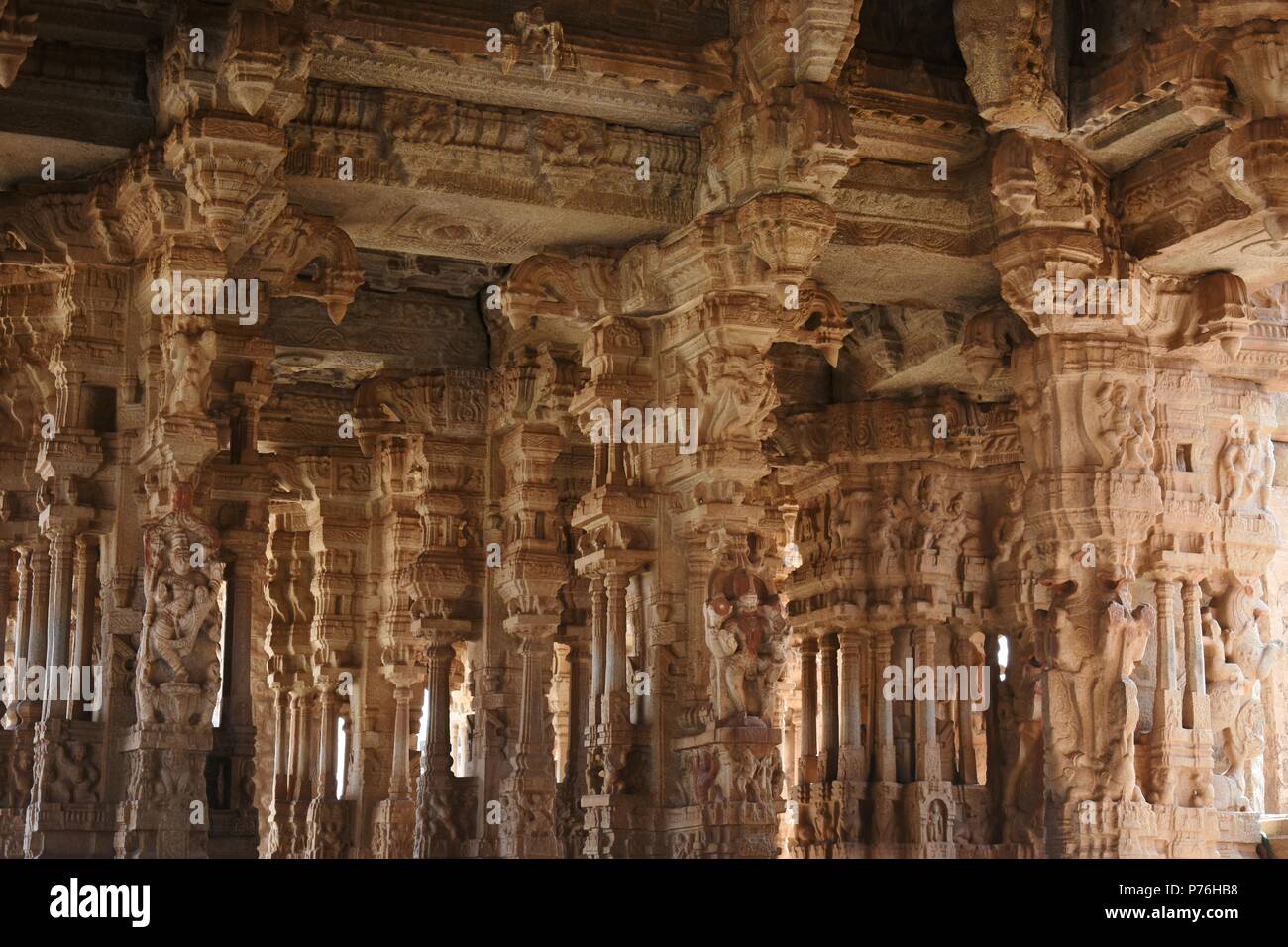 Spectacular view of 1000 musical pillars in Vijay Vitthala temple ...
