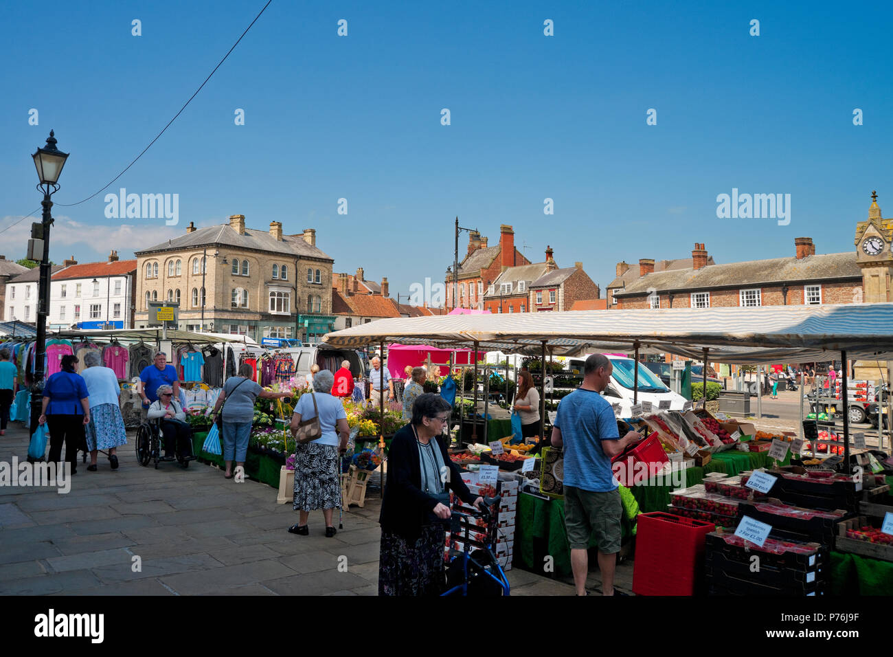 Shops in thirsk town centre hi-res stock photography and images - Alamy