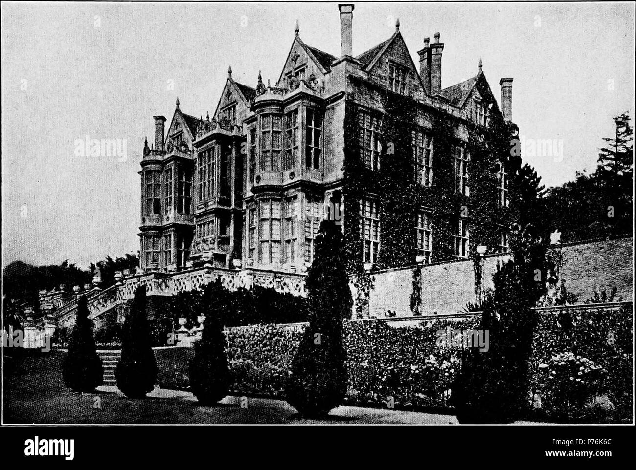 English: The Duke's House in Bradford on Avon. 1912 4 Elizabethan ...