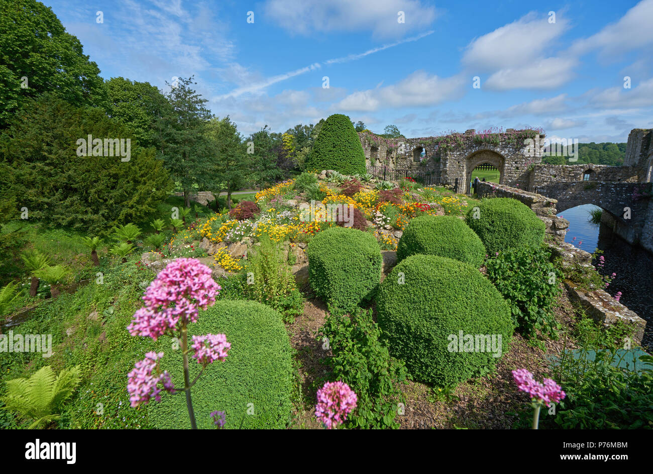 Leeds castle garden hi-res stock photography and images - Alamy