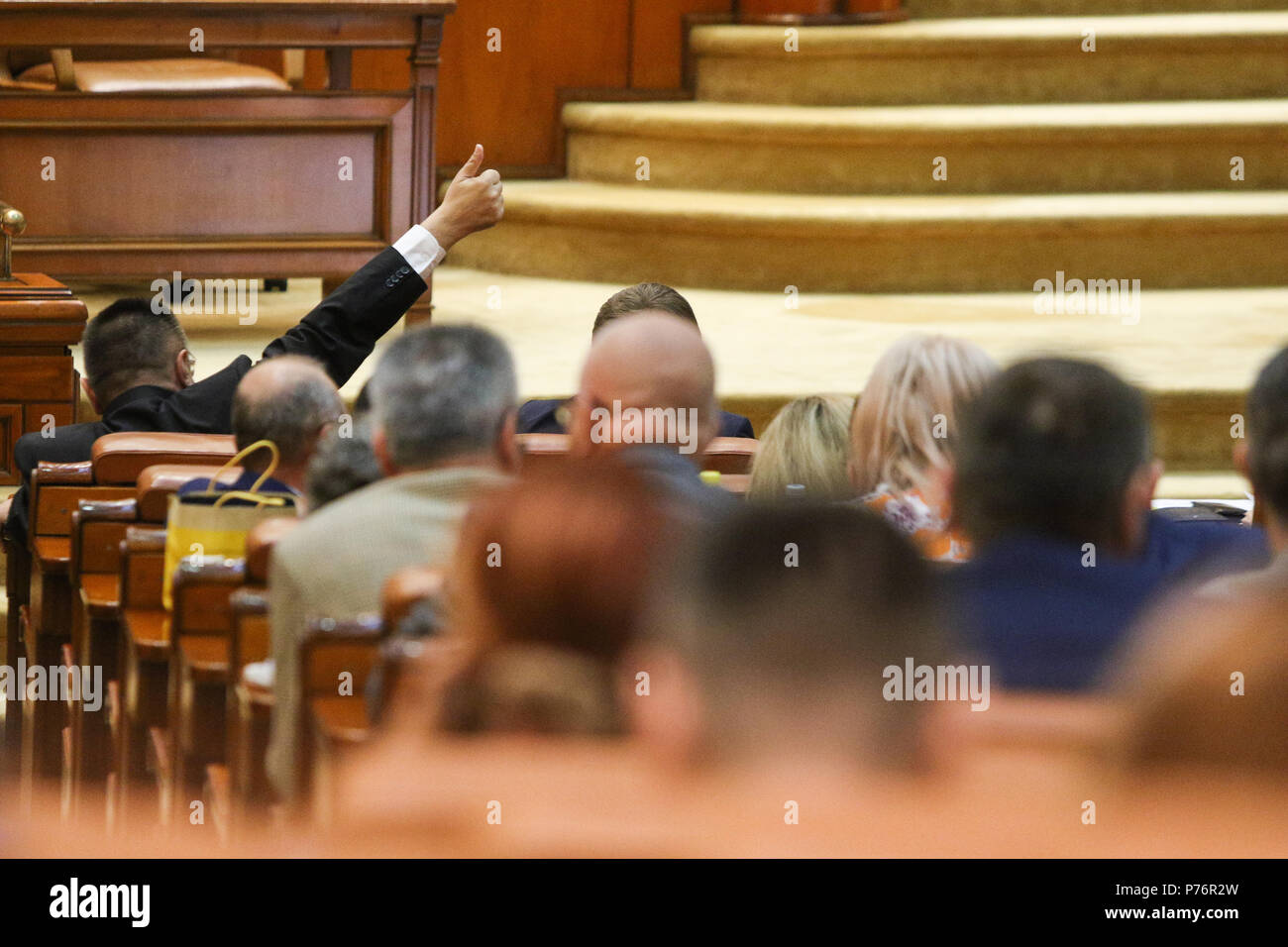 Hand signals speech hi-res stock photography and images - Alamy