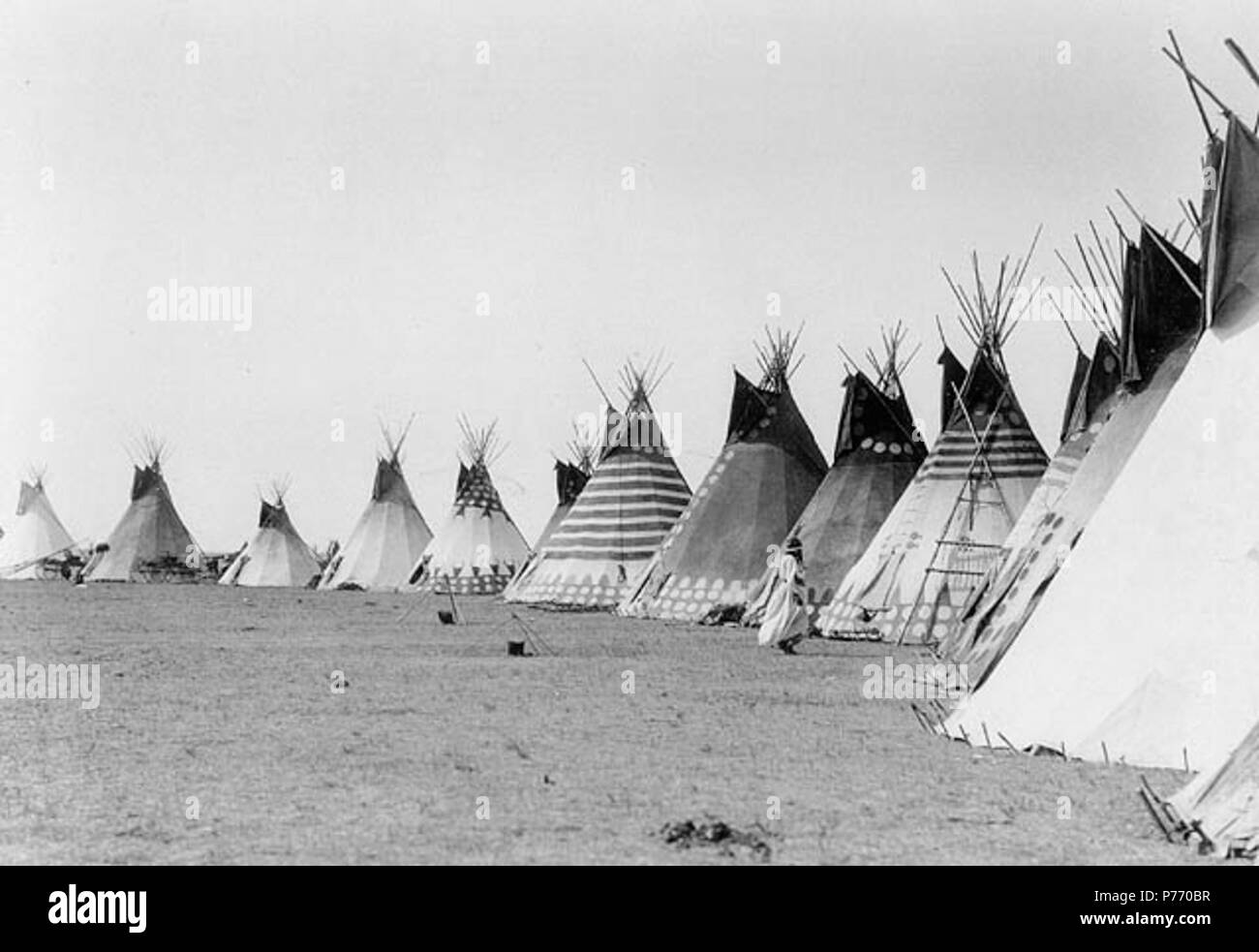 Français : Tipis pieds-noirs English: Blackfoot tipis . circa 1910 1 ...