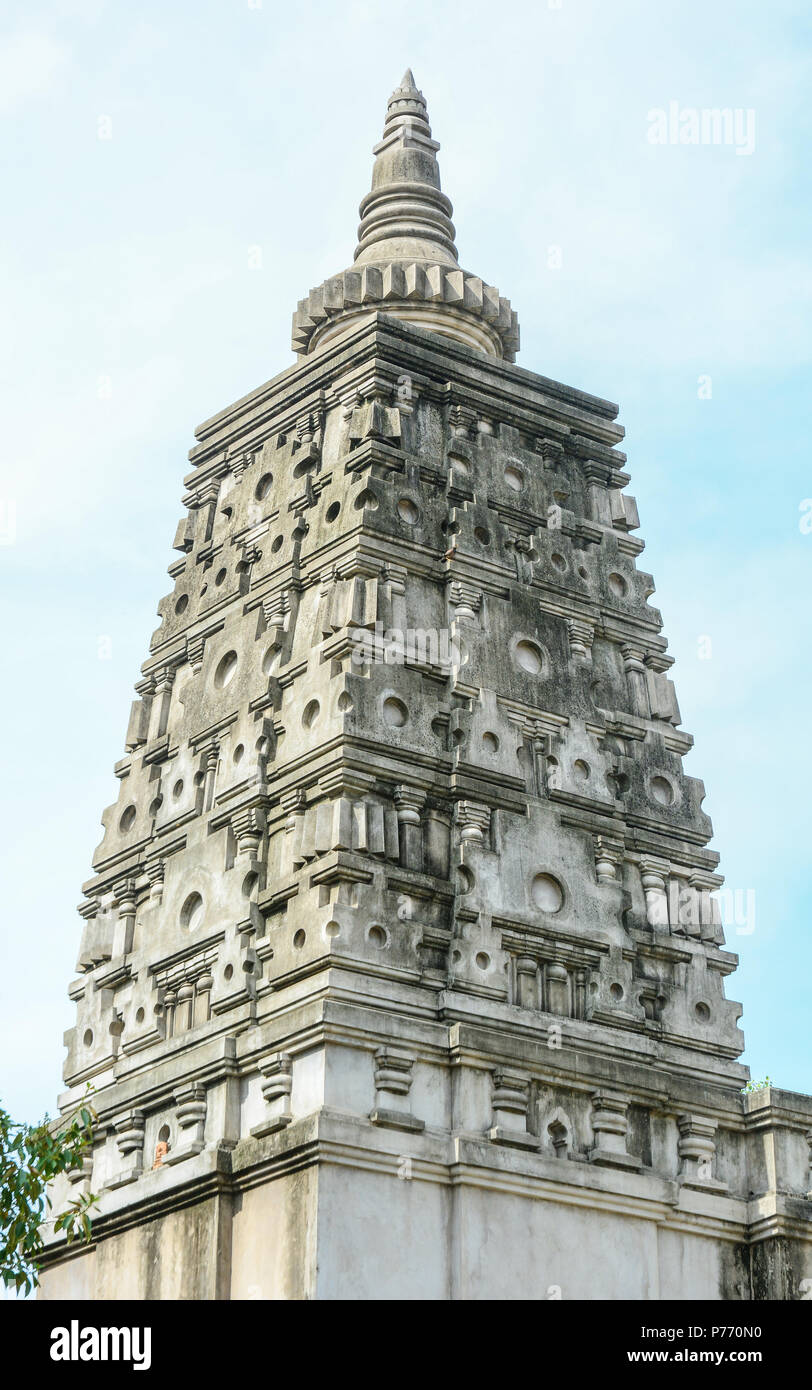 View of Mahabodhi Temple Complex in Bodh Gaya, India Stock Photo - Alamy