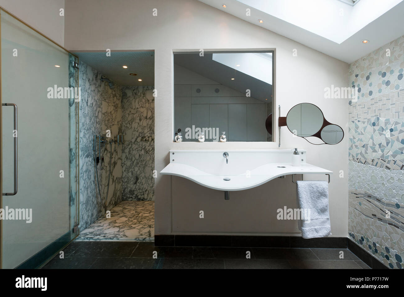 Modern tile design hi-res stock photography and images - Alamy