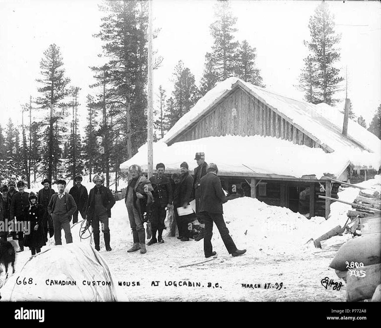Group of police officers standing Black and White Stock Photos & Images ...