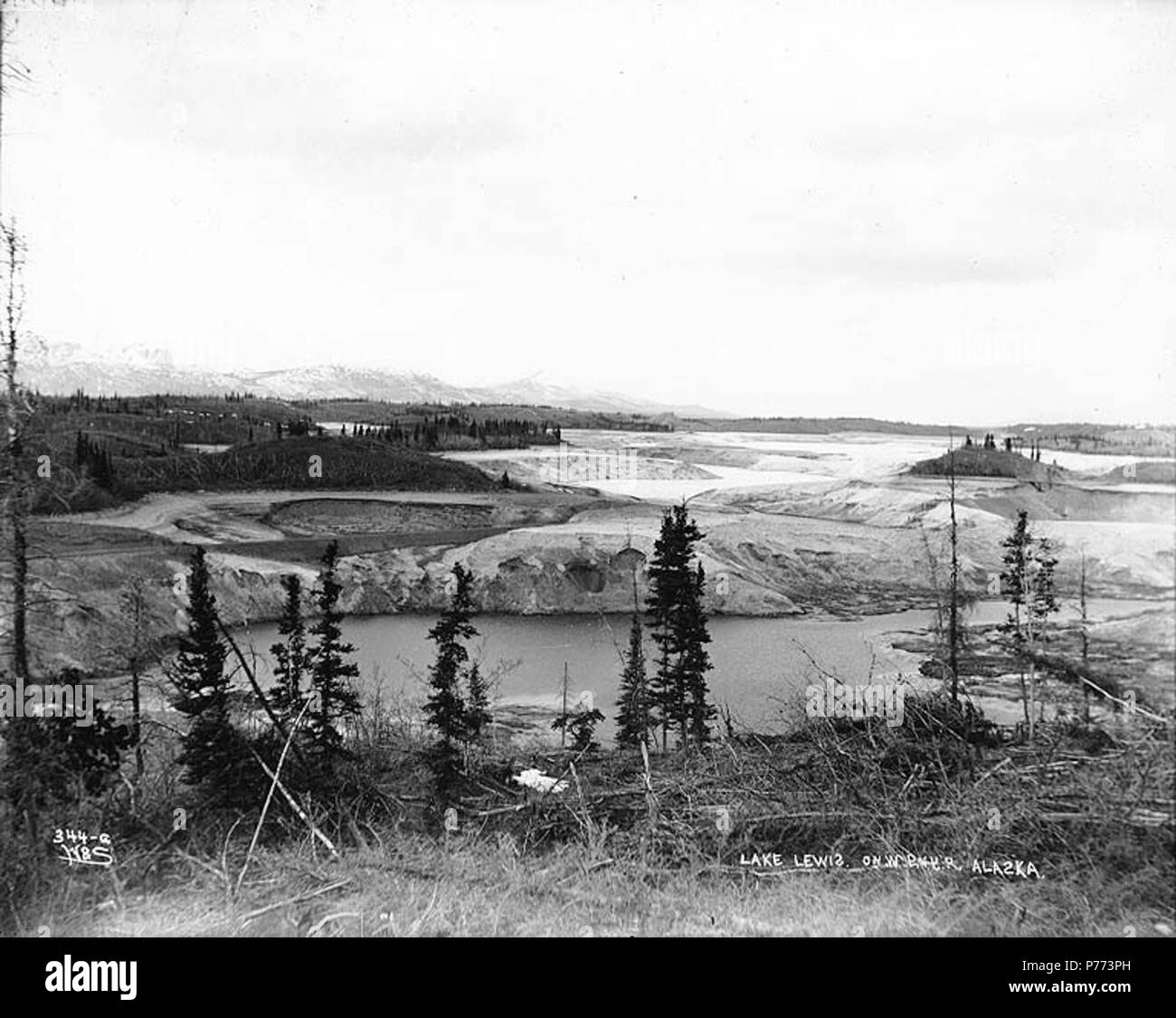 . English: Lewis Lake on the White Pass & Yukon Route, Yukon Territory ...