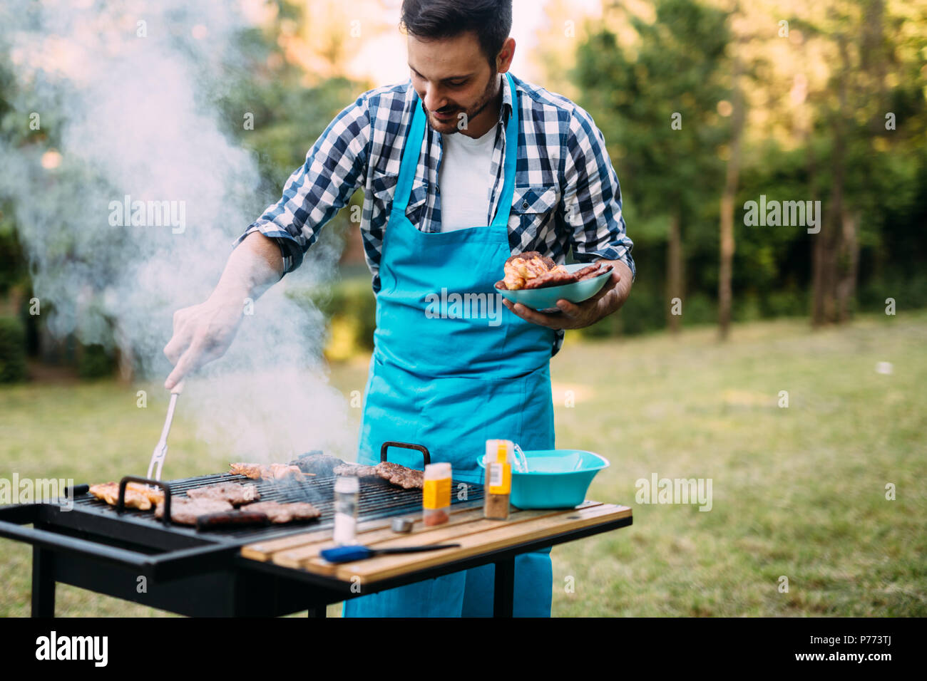 Garden barbecue hi-res stock photography and images - Alamy