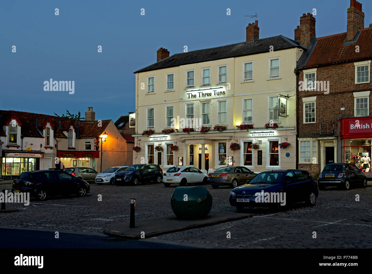 Three tuns pub hi-res stock photography and images - Alamy