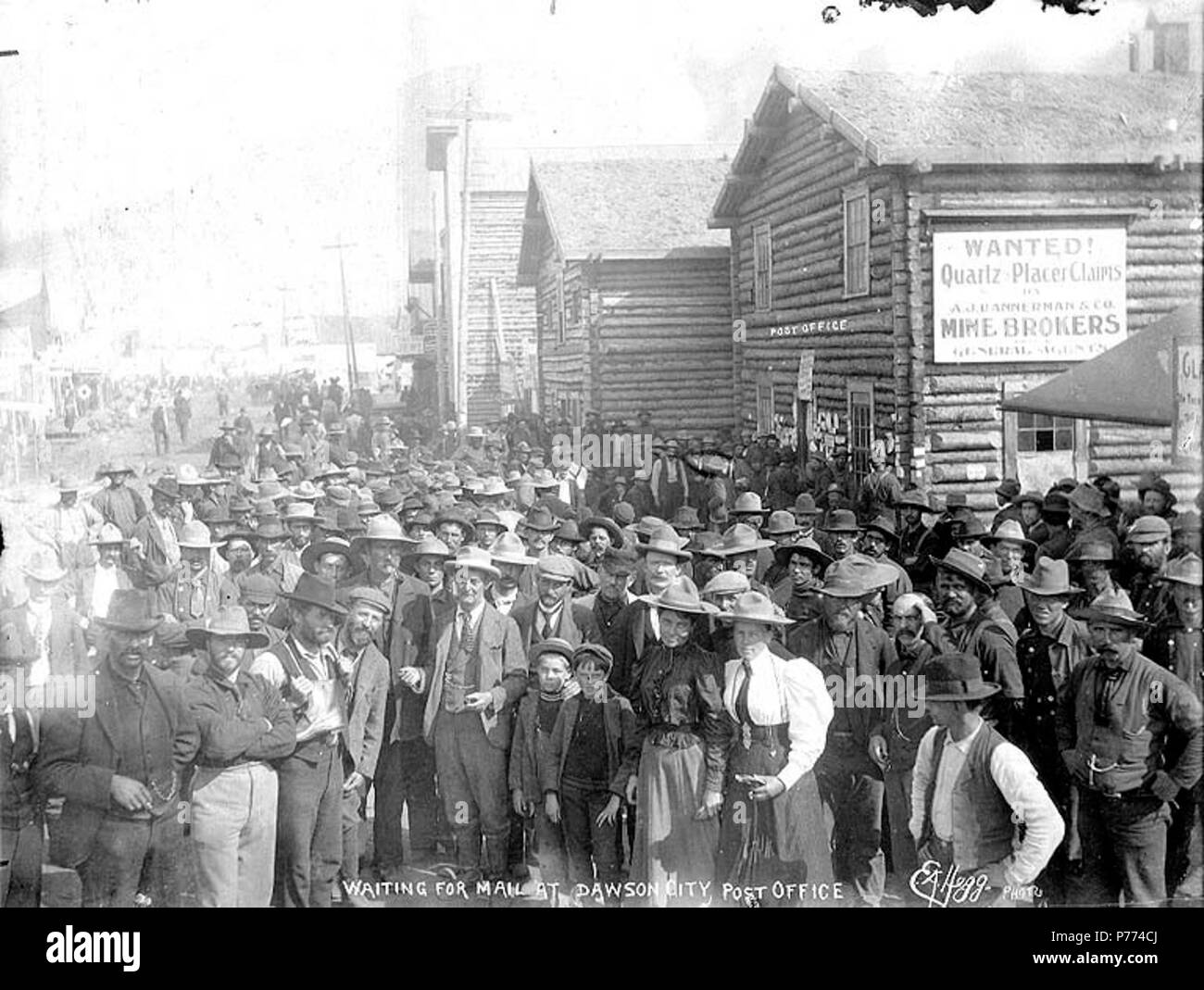 Canada post rush Black and White Stock Photos & Images - Alamy