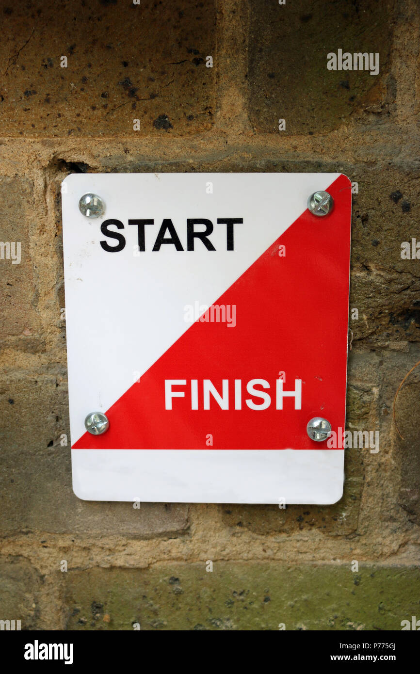 Plastic permanent orienterering course control marker for the start and ...