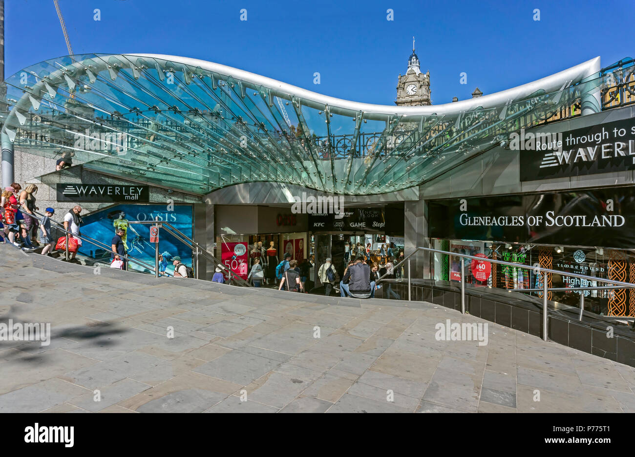 Entrance to Waverley Mall from Waverley Bridge in Edinburgh city ...