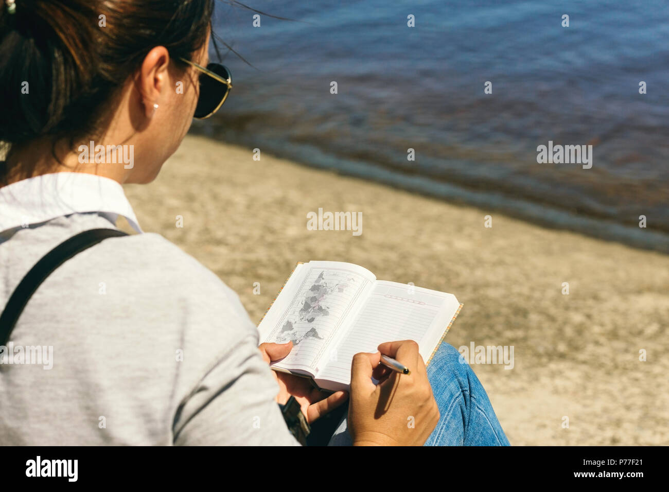 Sunny world map hi-res stock photography and images - Alamy