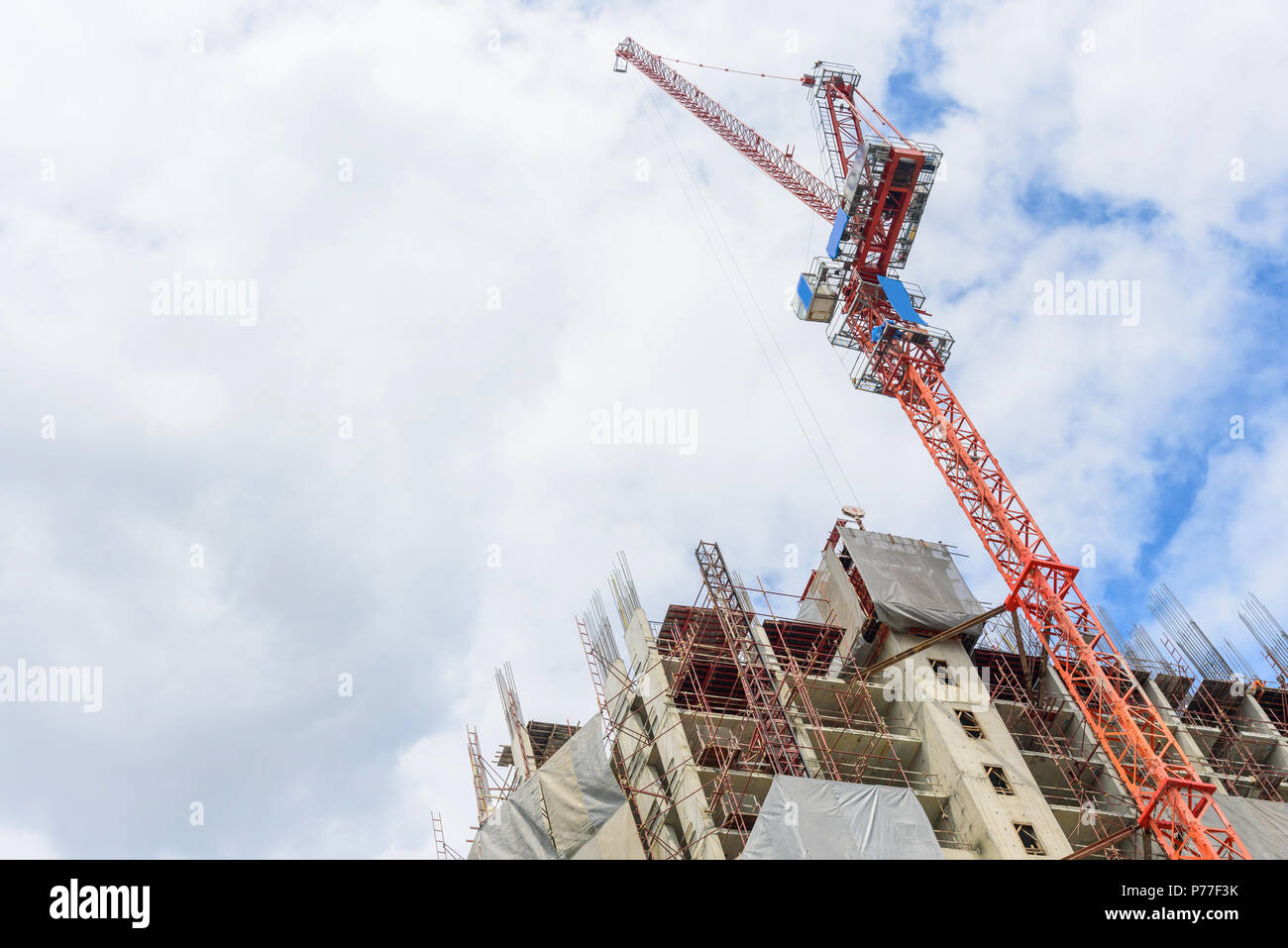 Crane on the building Stock Photo - Alamy