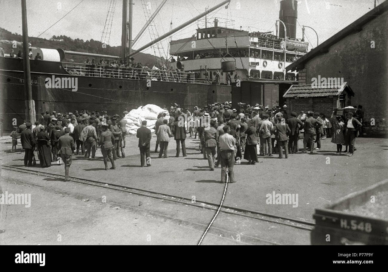 59 Tropas embarcando en el puerto de Pasaia con destino a la contienda ...